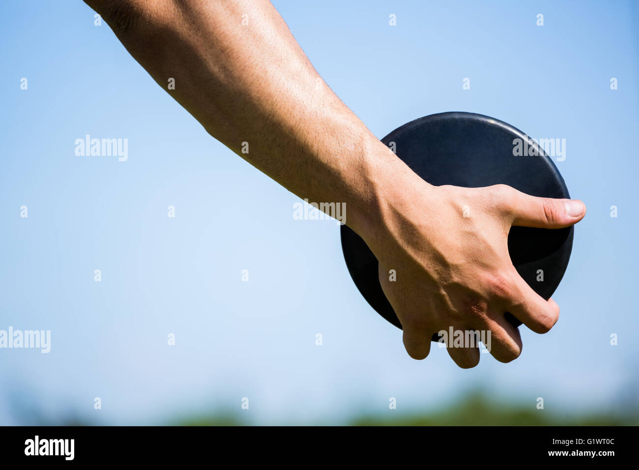 Discus throw hand hi-res stock photography and images - Alamy