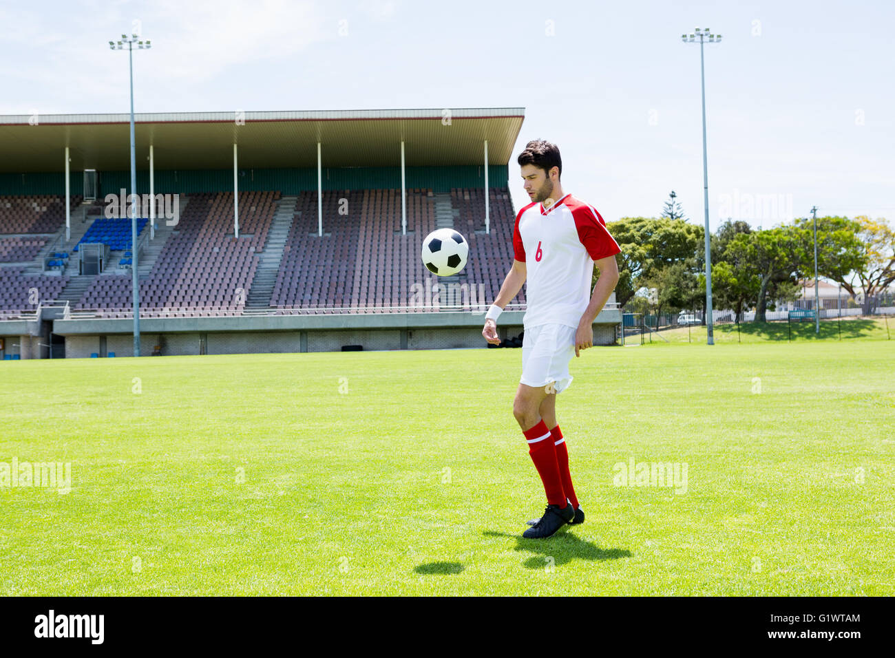 Football player juggling the football with his feet Stock Photo - Alamy