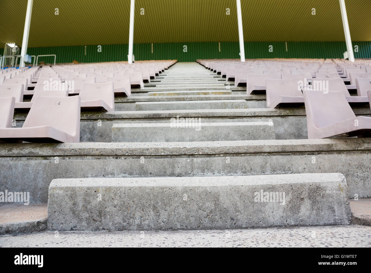 Empty steps hi-res stock photography and images - Alamy