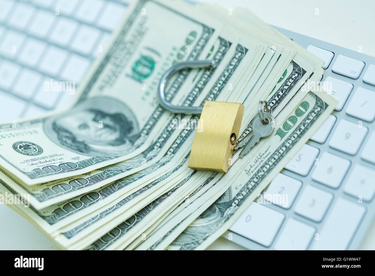 Computer shopping warning hi-res stock photography and images - Alamy