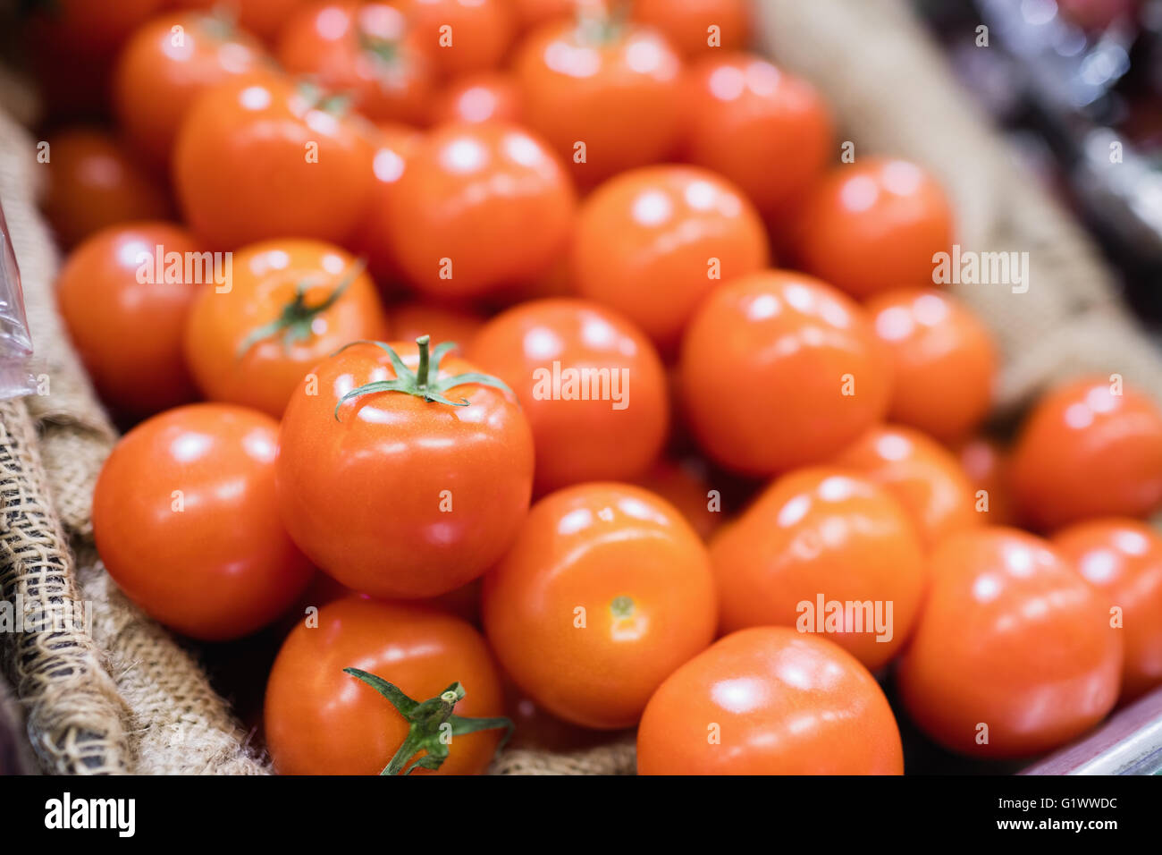 Tidy shop shelves hi-res stock photography and images - Alamy