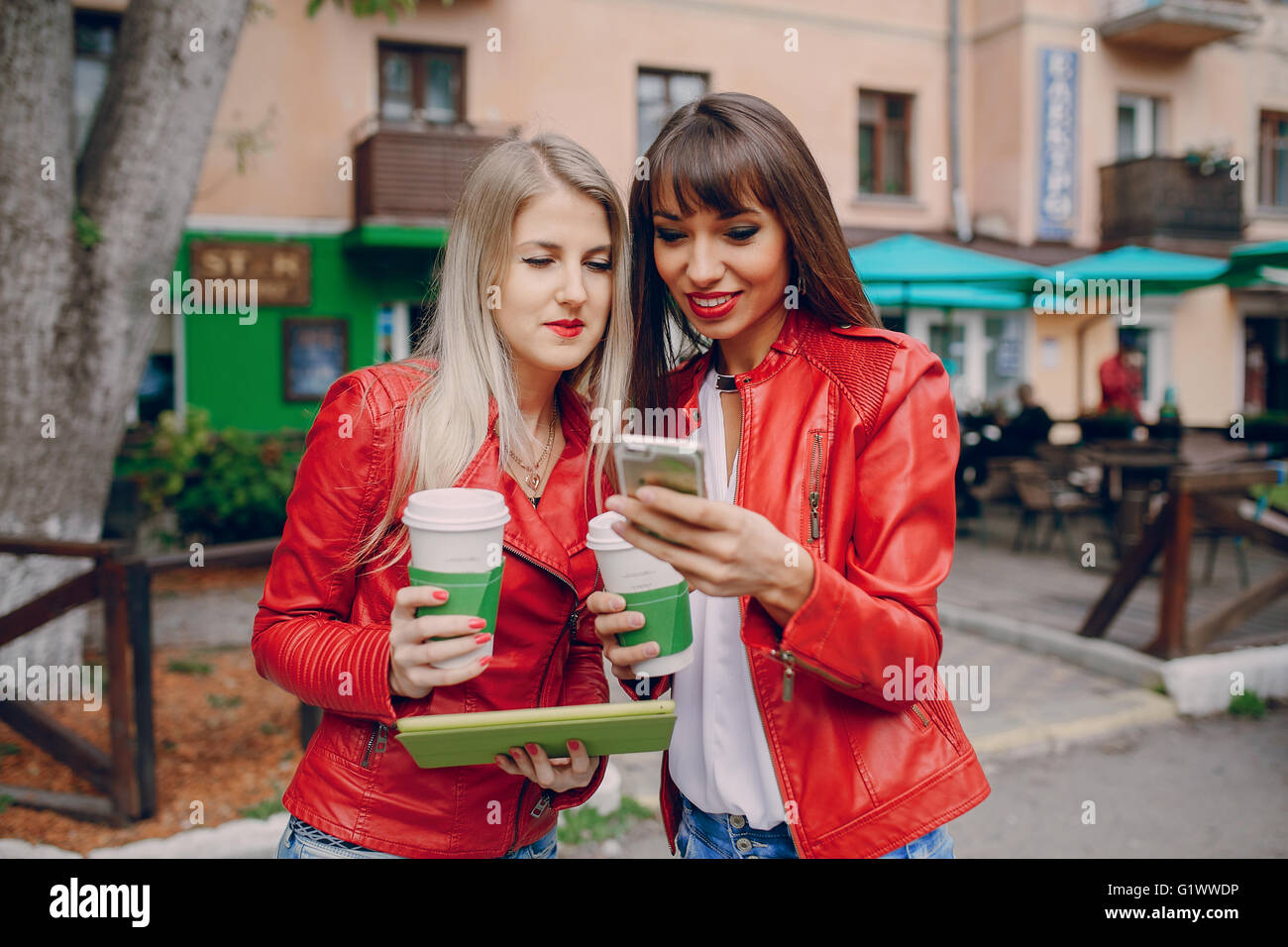 girls with phone Stock Photo - Alamy