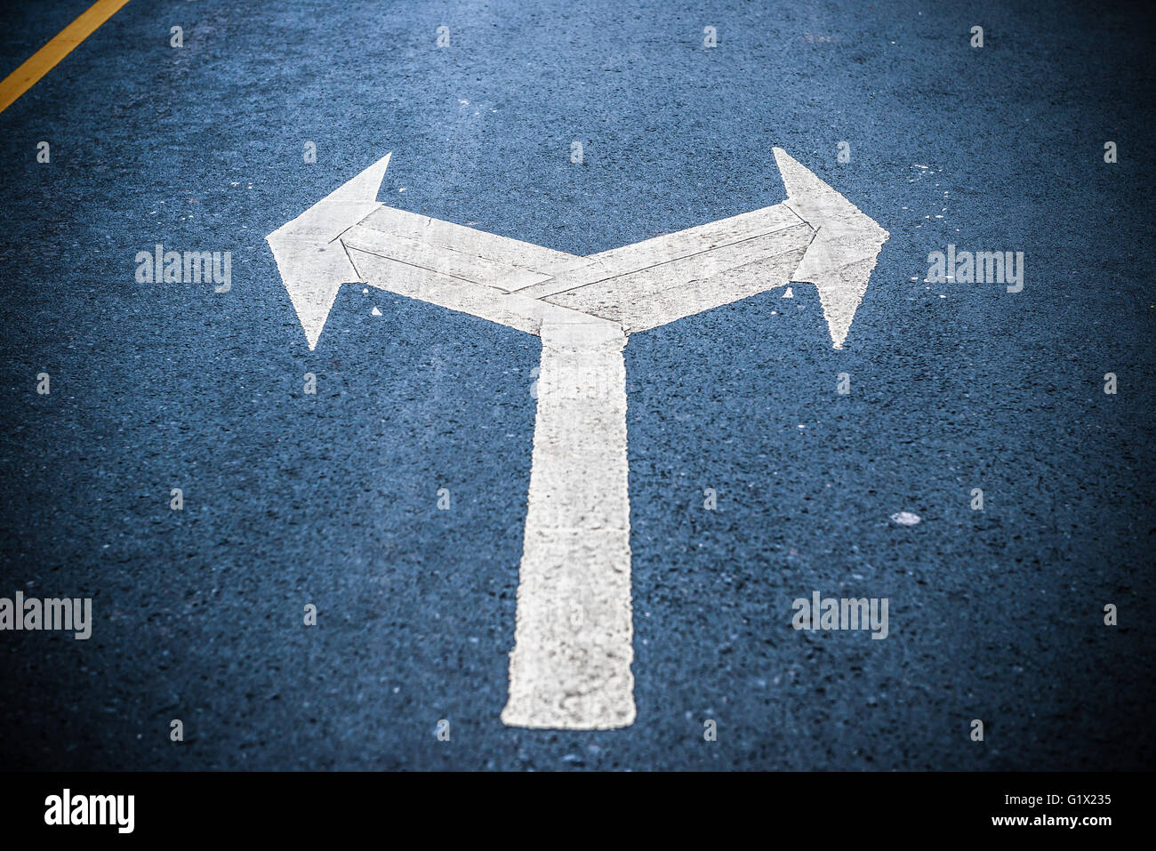 Double side arrow hi-res stock photography and images - Alamy