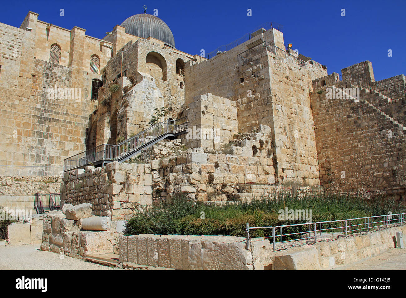 Al-Aqsa mosque is located on the south side of the temple mount in ...