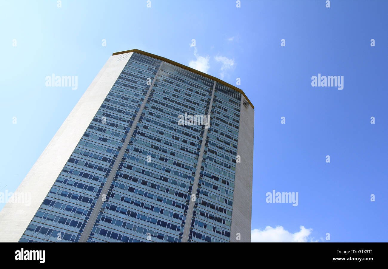 Milan iconic Pirelli skyscraper, Italy Stock Photo - Alamy