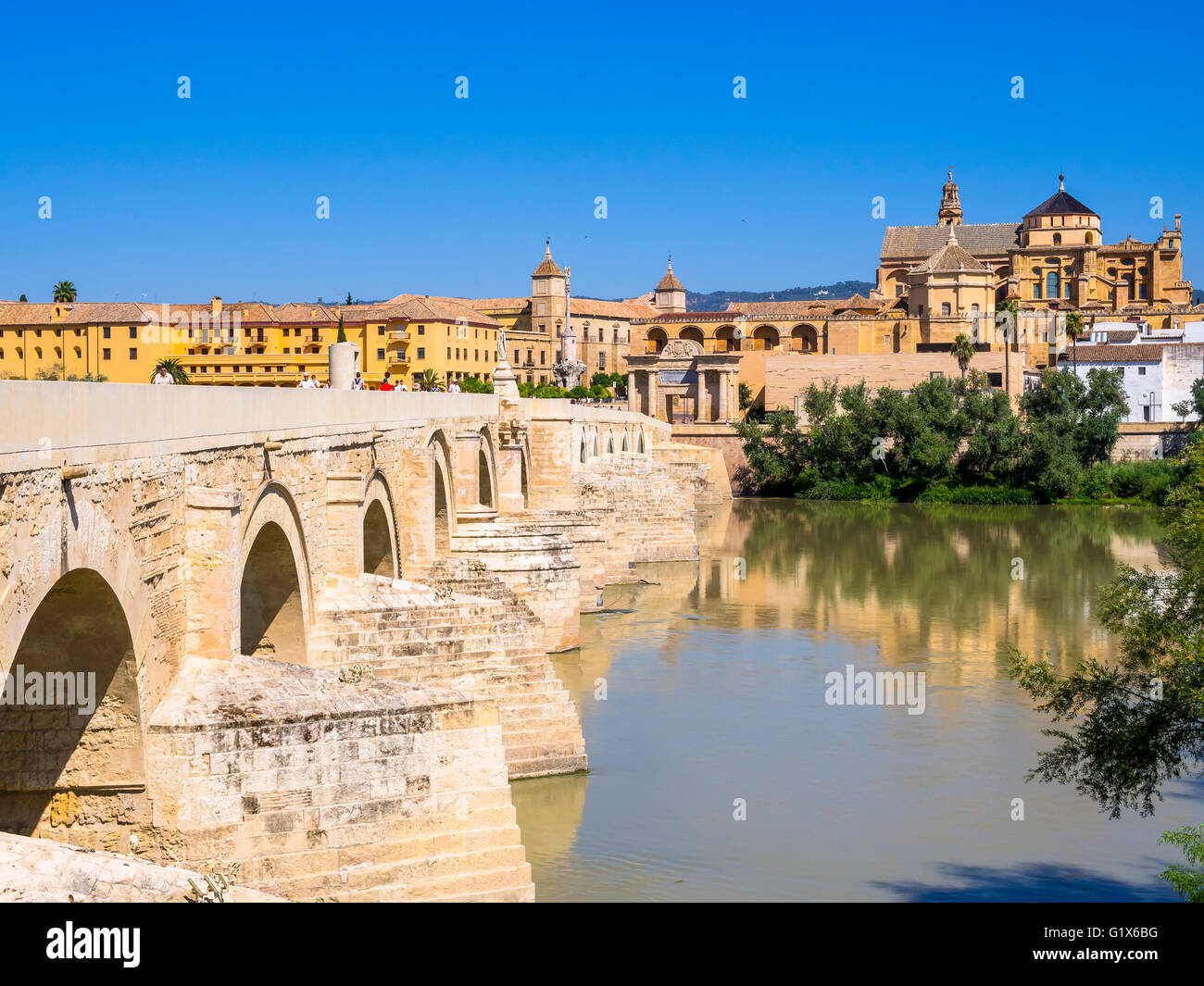 Roman bridge, Puente Romano over the Rio Guadalquivir, Mezquita ...