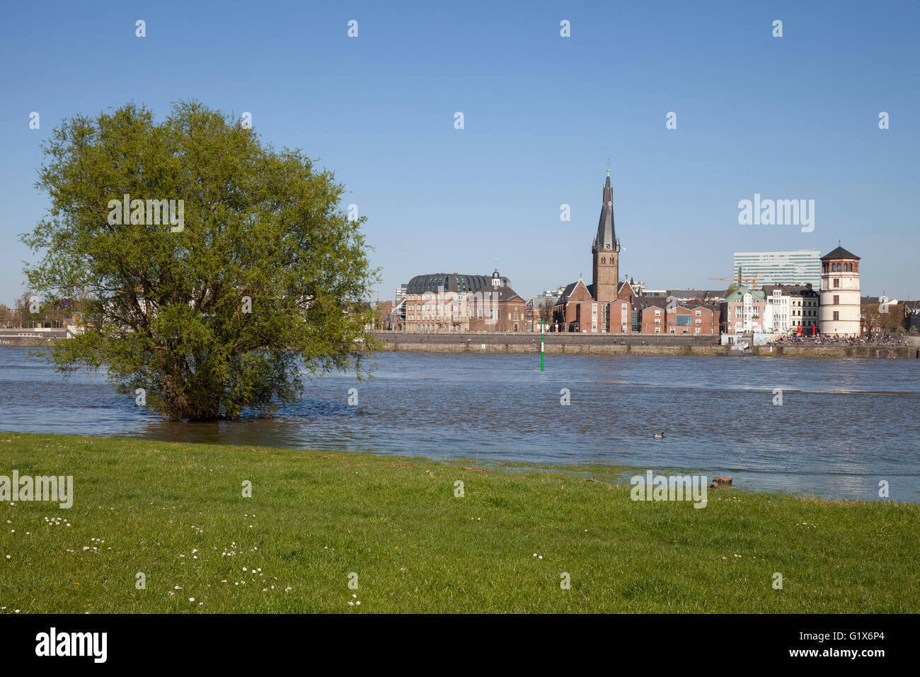 Rhine promenade, Lambertus Basilica, Maritime Museum, Castle Tower ...