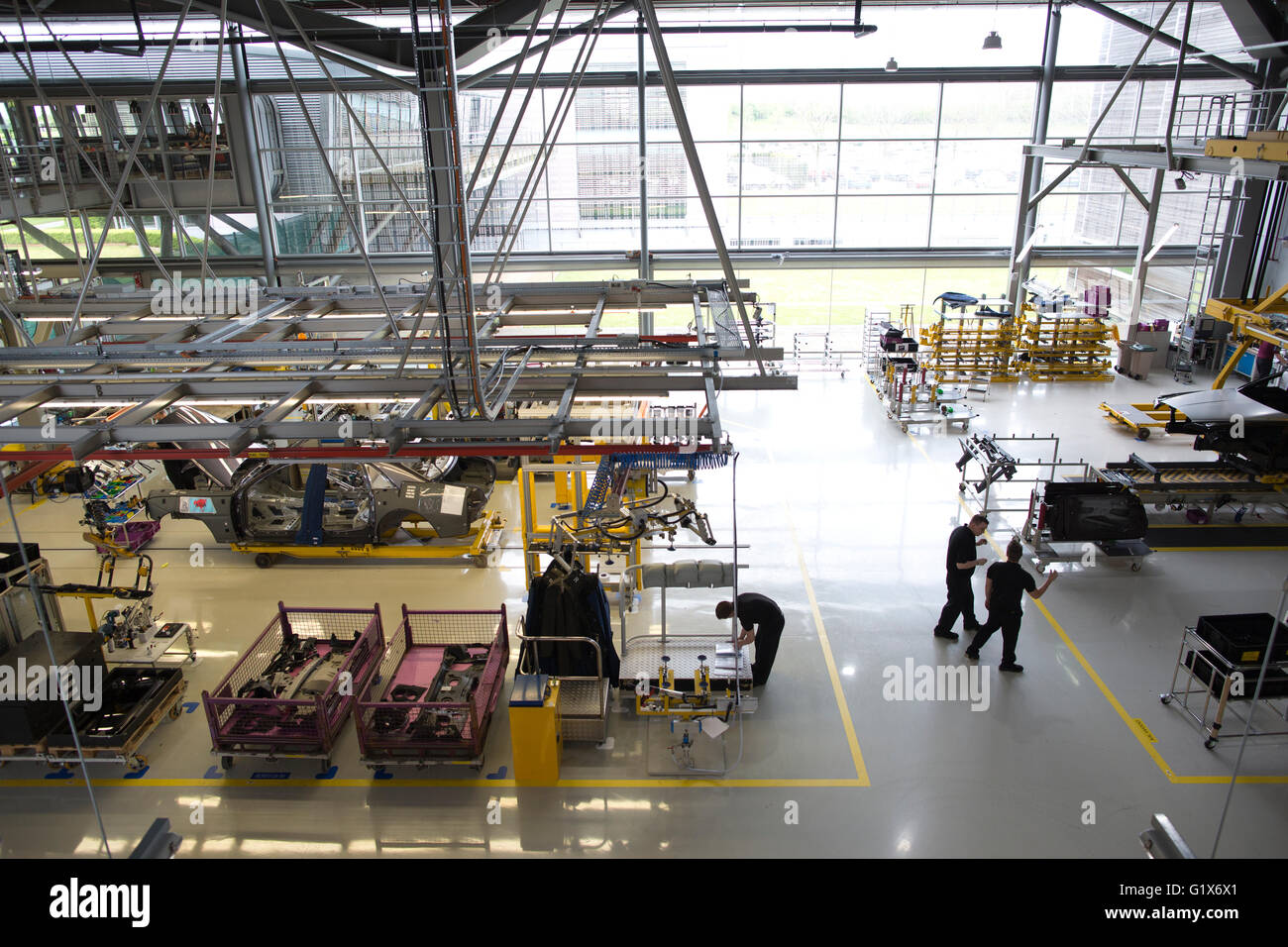 Rolls royce car factory uk hi-res stock photography and images - Alamy