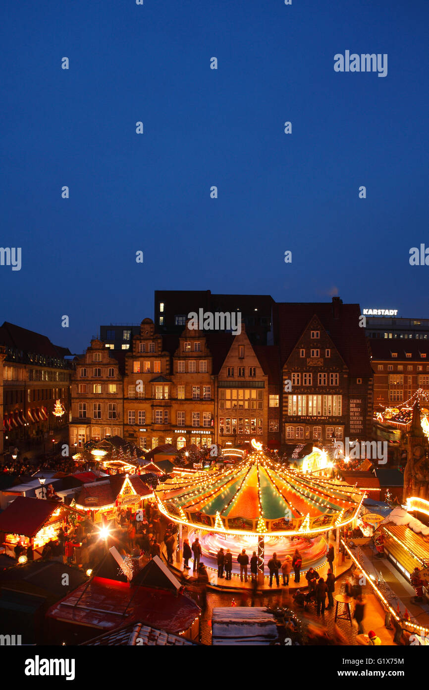 Christmas market at the marketplace with marketplace at dusk, Bremen ...