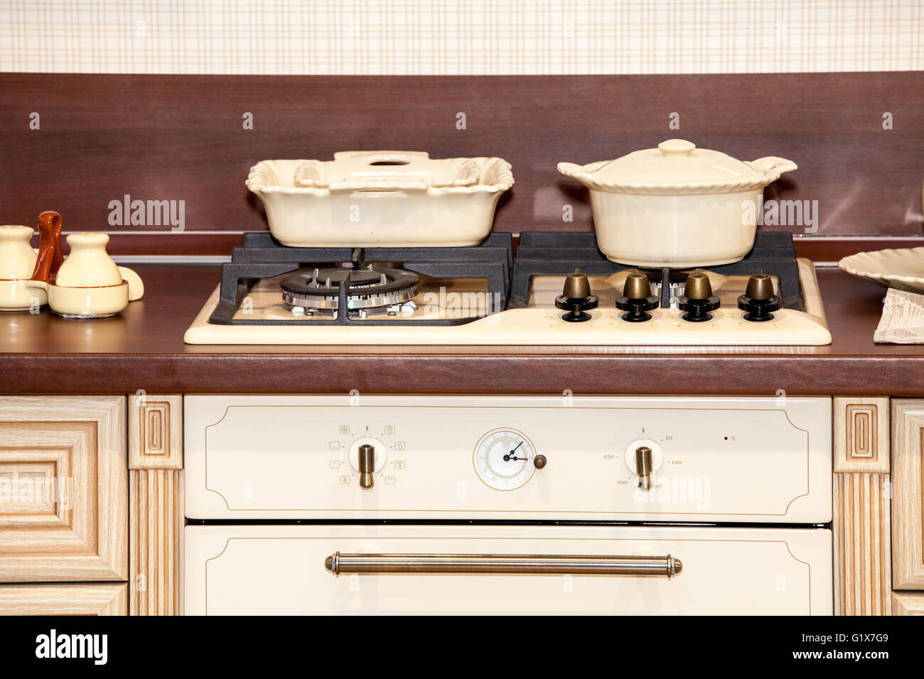 Modern kitchen and stove Stock Photo - Alamy