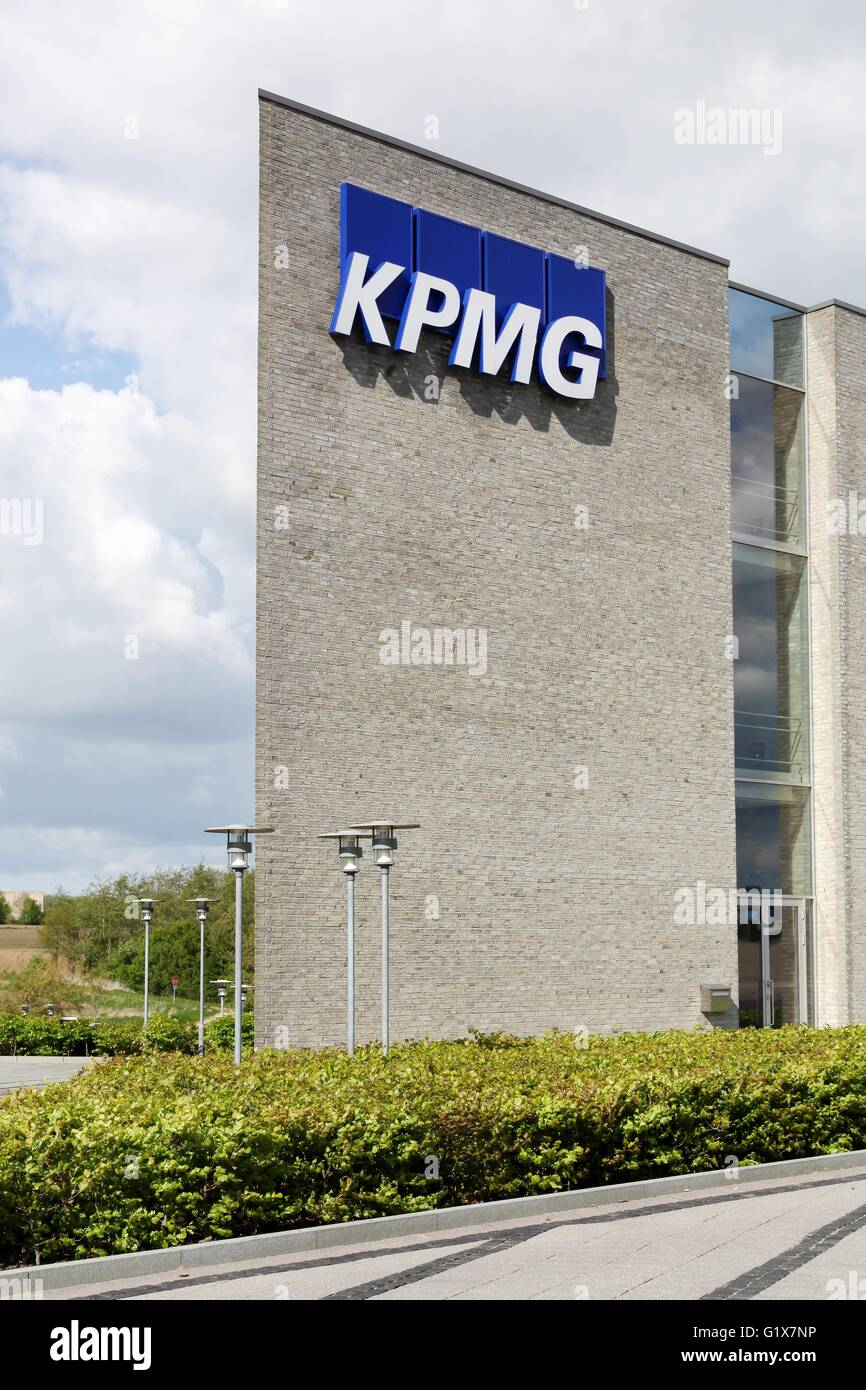 Kpmg logo hi-res stock photography and images - Alamy