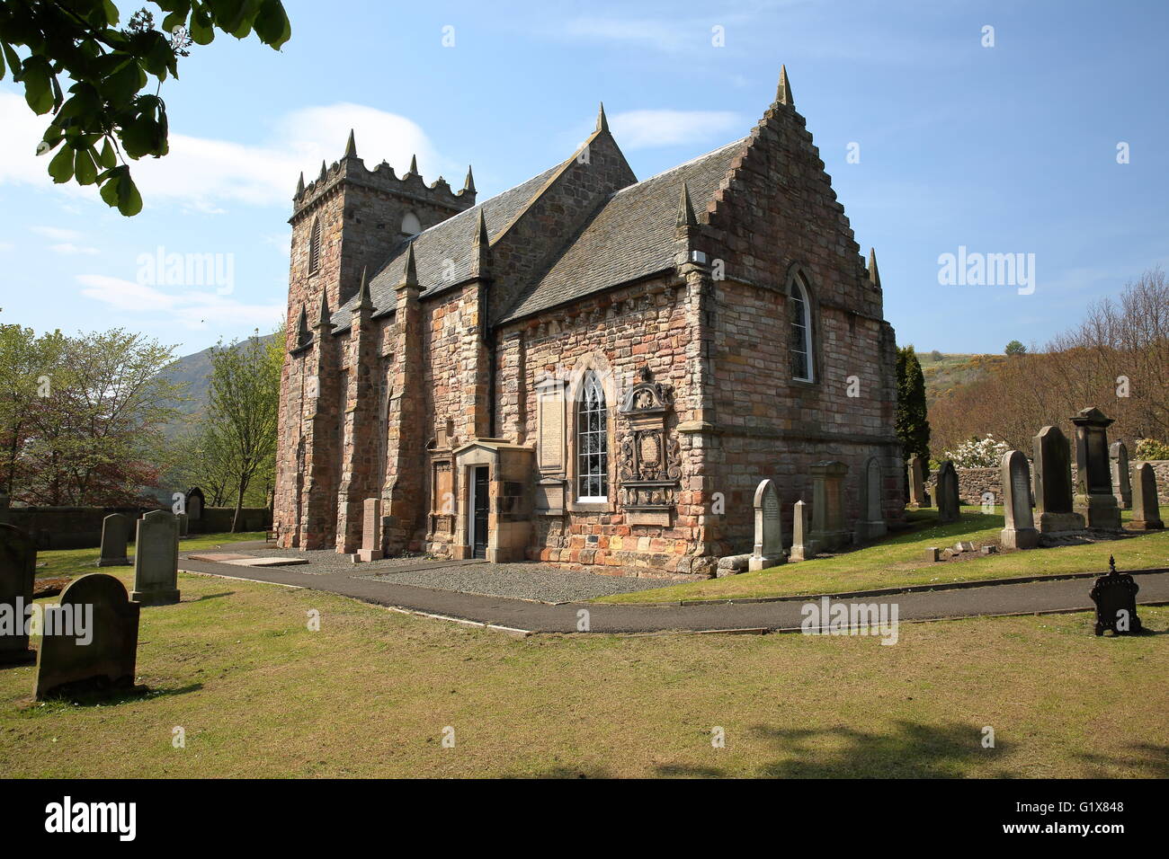 Duddingston Kirk in Edinburgh Stock Photo - Alamy