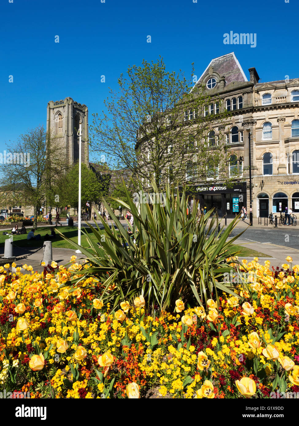 Spring flowers church hi-res stock photography and images - Alamy