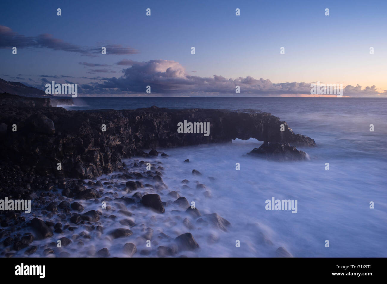 Rocky arch black sea hi-res stock photography and images - Alamy