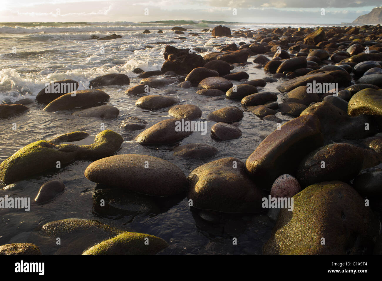 Round rocks hi-res stock photography and images - Alamy