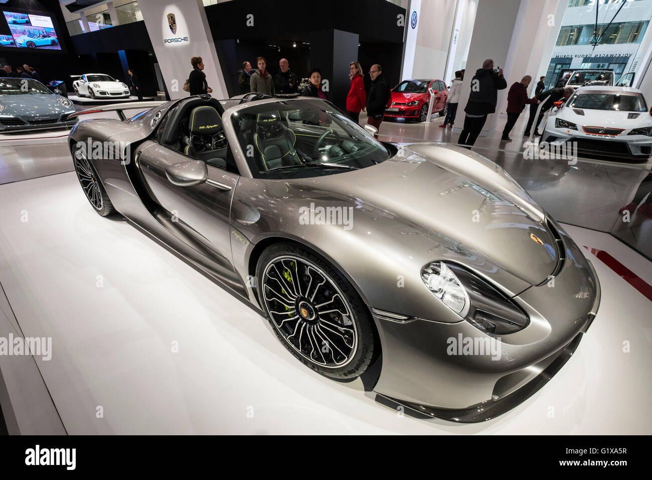 Porsche 918 interior High Resolution Stock Photography and Images - Alamy