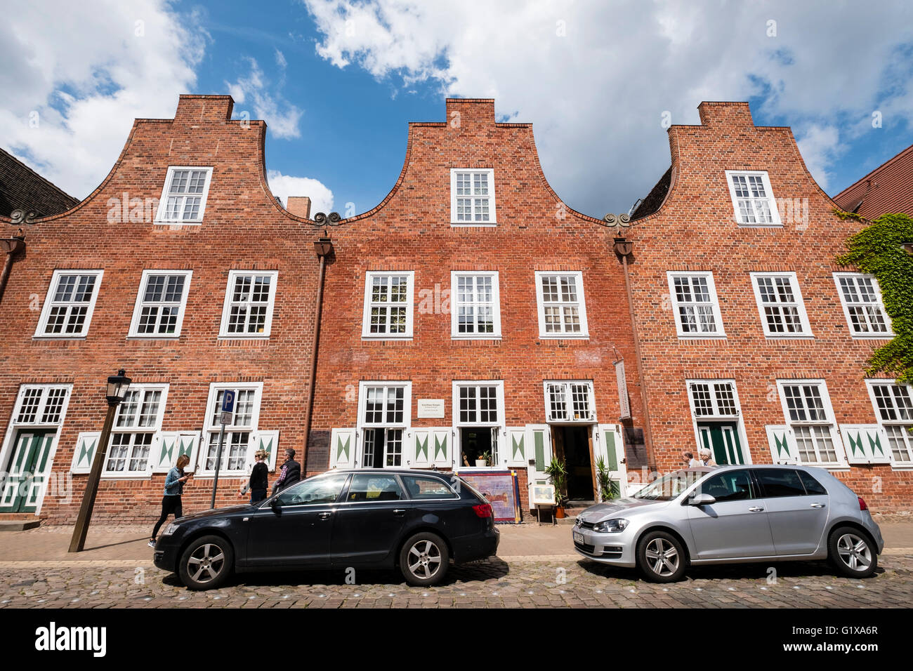 Dutch style houses hi-res stock photography and images - Alamy