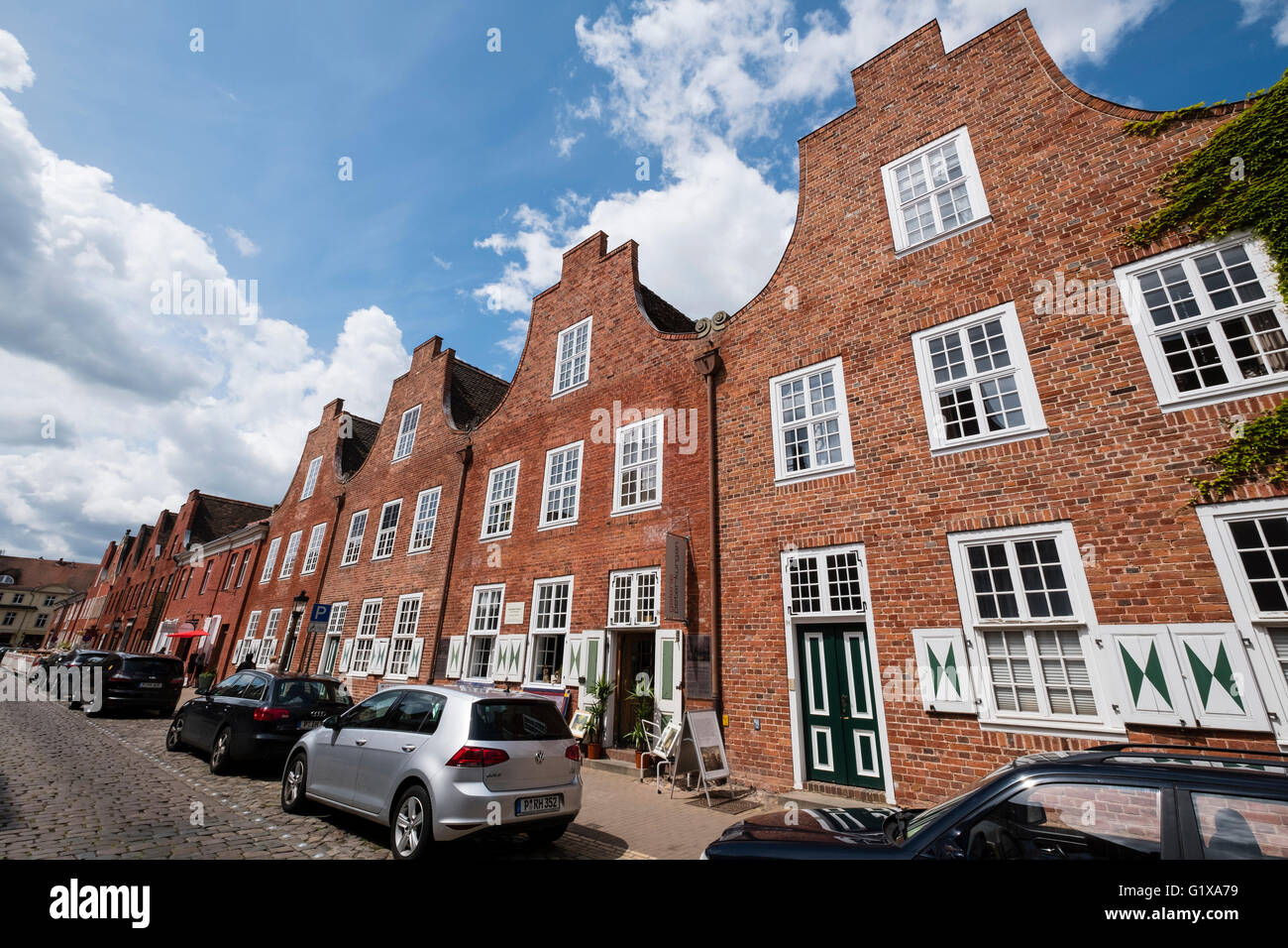 Dutch style houses hi-res stock photography and images - Alamy