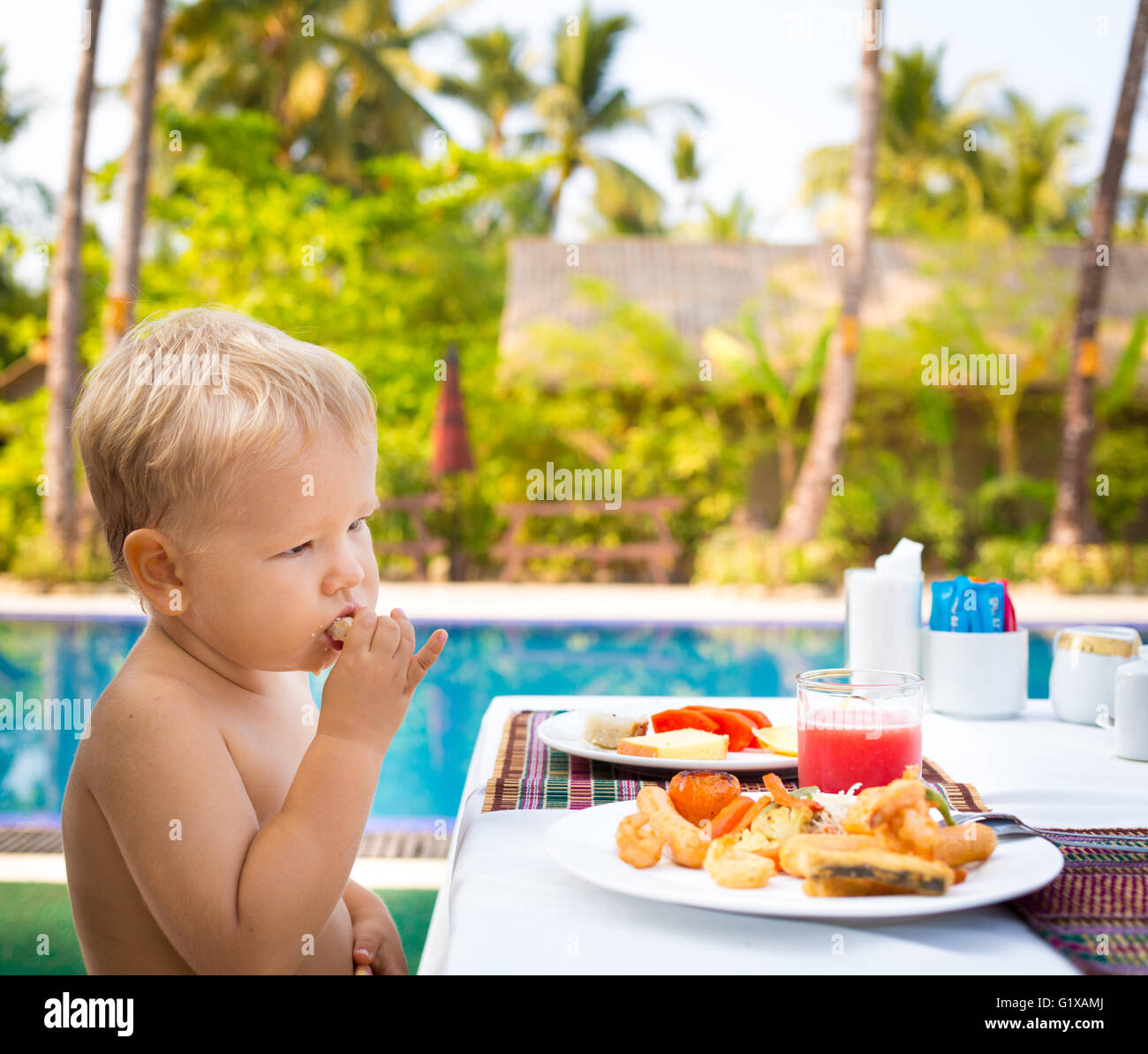Food by pool hi-res stock photography and images - Alamy