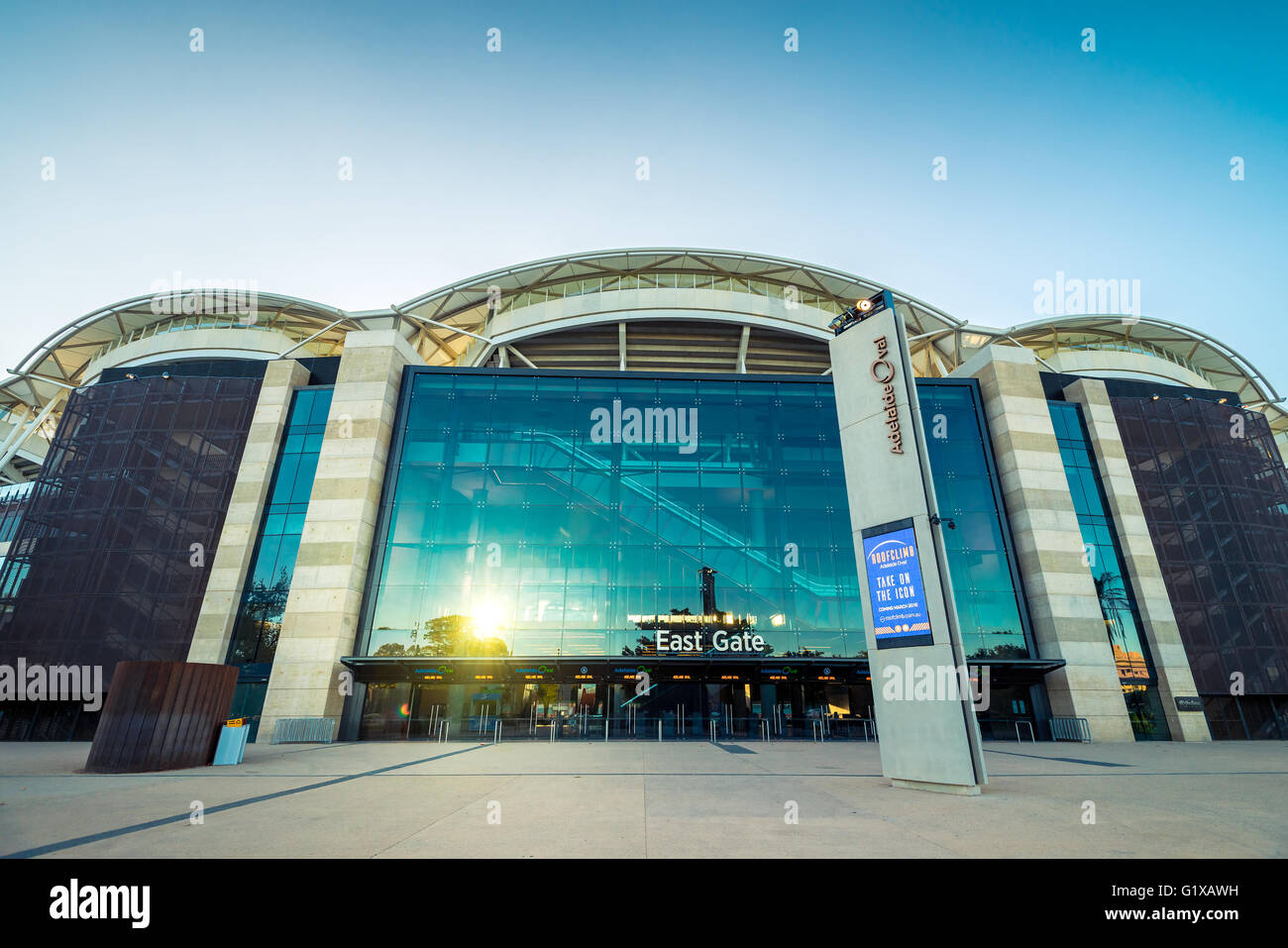 The oval stadium hi-res stock photography and images - Alamy