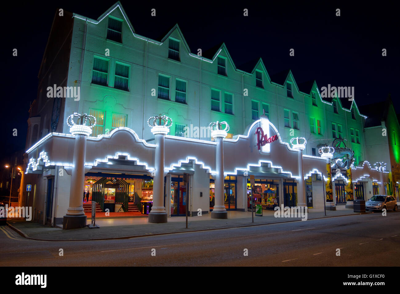 Amusement arcade on Rhyl promenade Stock Photo - Alamy