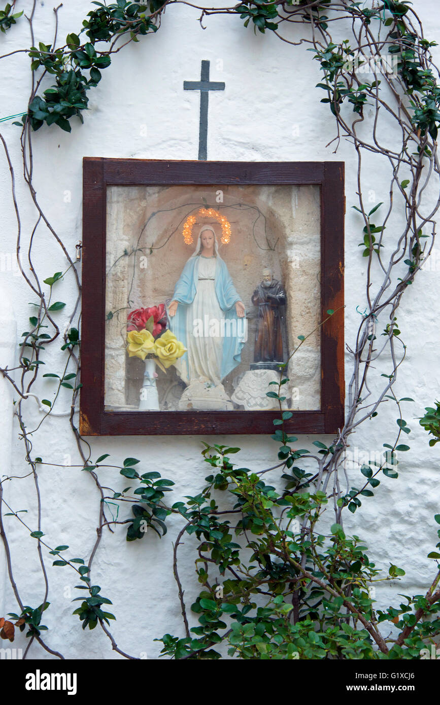 Virgin Mary shrine, Italian town Stock Photo - Alamy