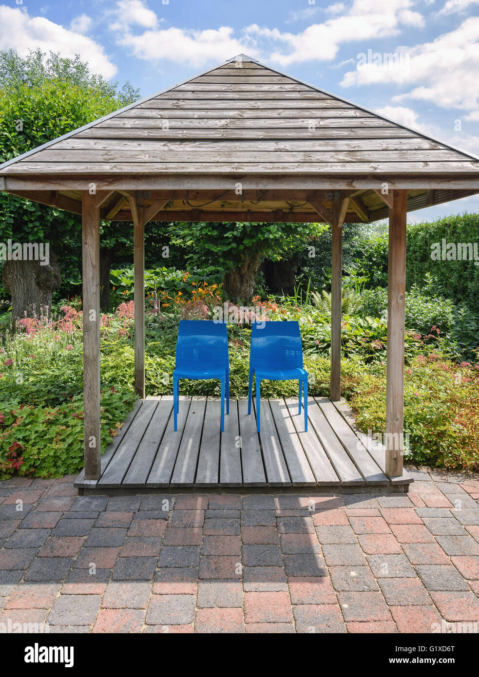 Backyard sunbathing hi-res stock photography and images - Alamy
