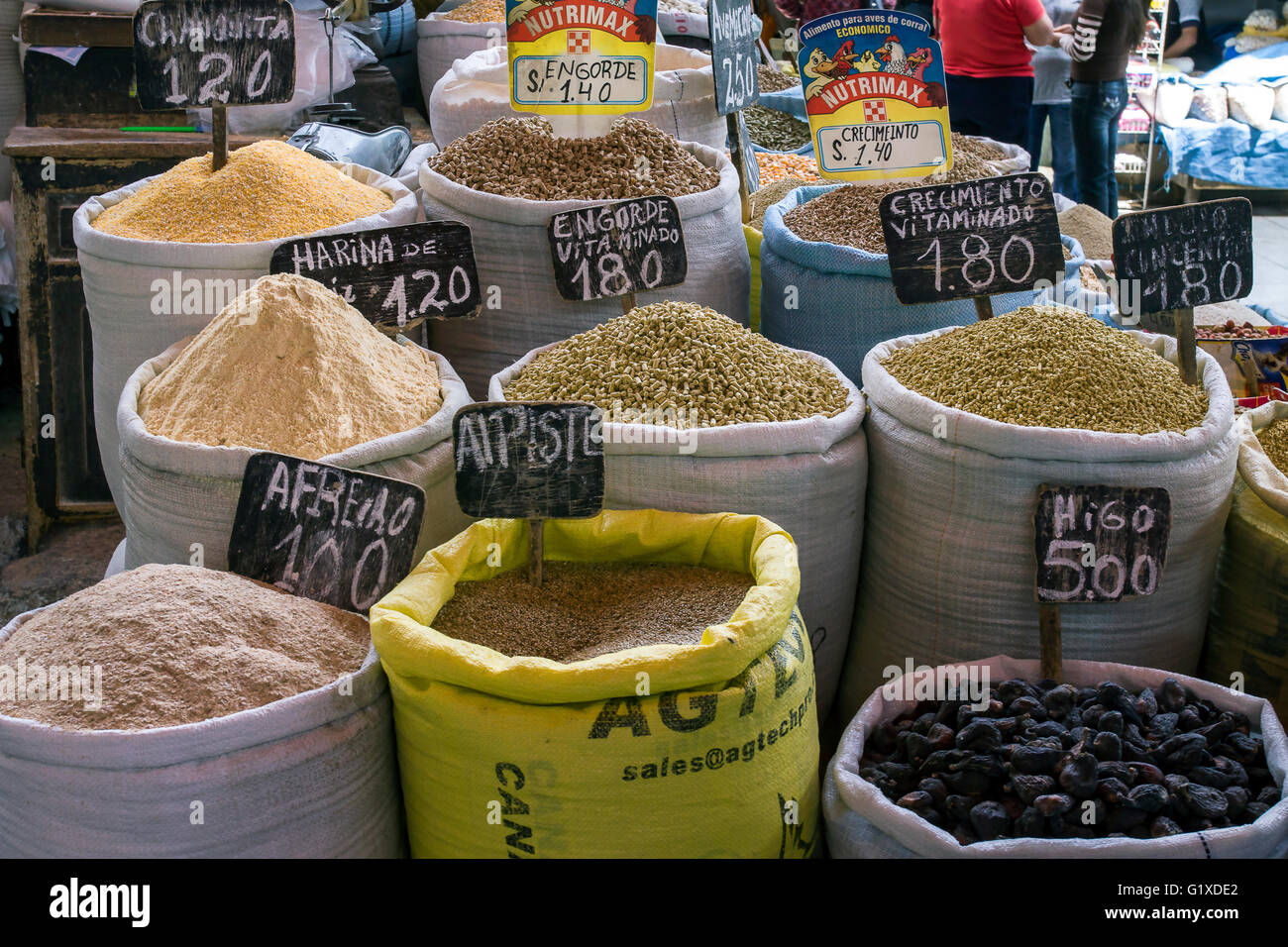 Mixed spices at market hi-res stock photography and images - Alamy