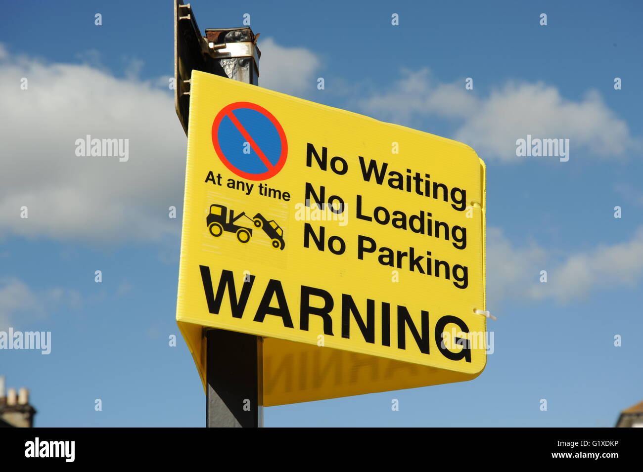 no parking warning sign Stock Photo - Alamy