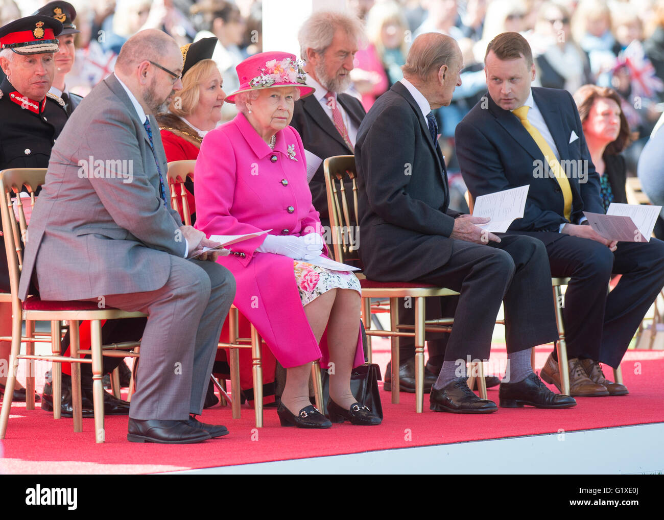 Her Majesty the queen of England formally opening the bandstand at ...