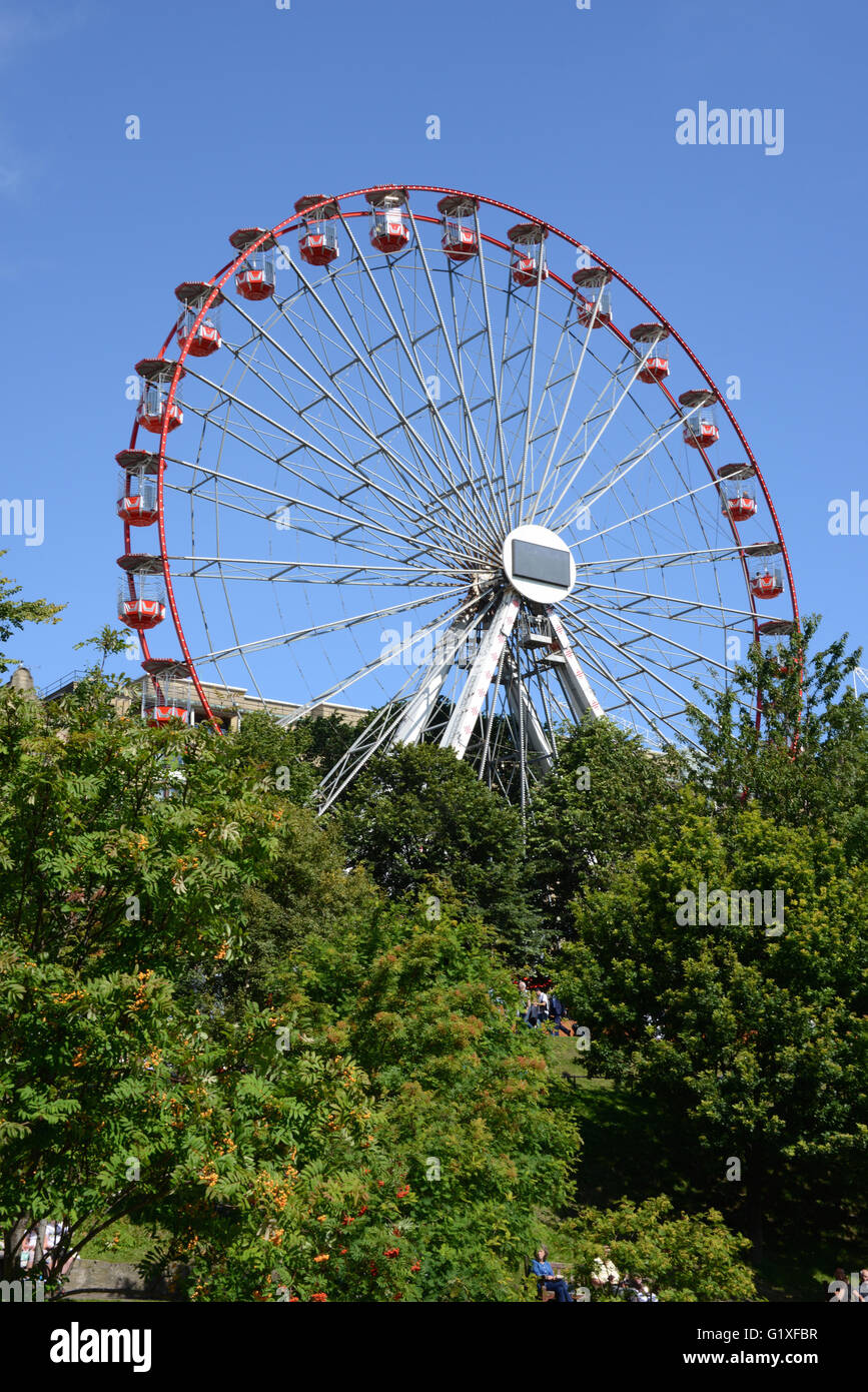 Edinburgh Festival Wheel by Princes Street gardens. A temporary ...