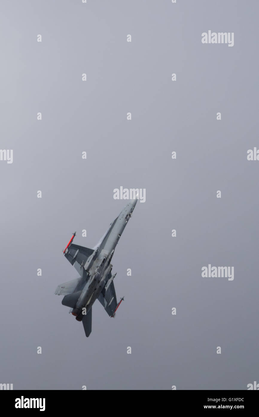 F18 aircraft fighter canopy hi-res stock photography and images - Alamy