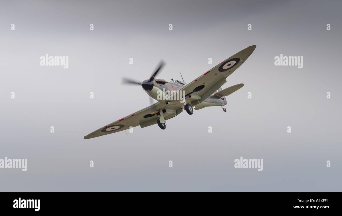 Spitfire fighter aircraft hi-res stock photography and images - Alamy