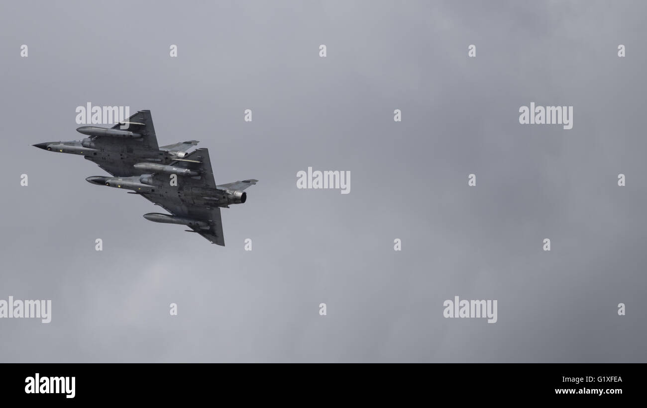Mirage 2000 jet fighter bombers in flight Stock Photo - Alamy