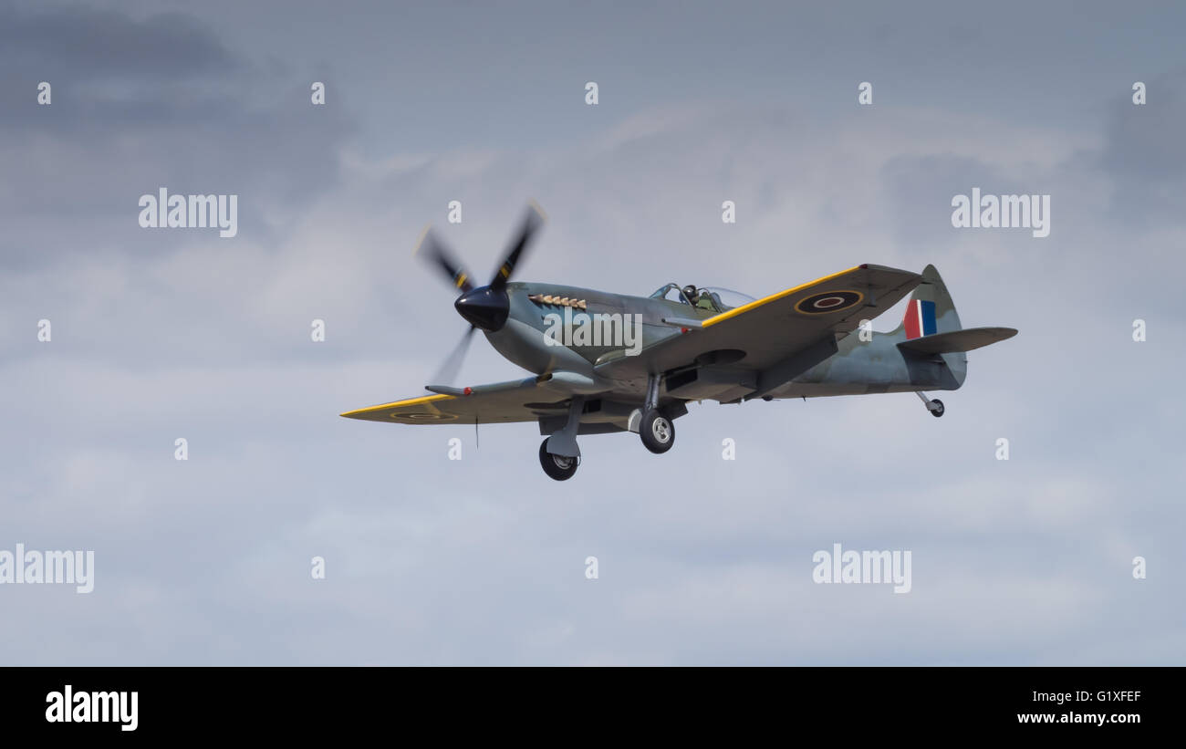 Spitfire fighter aircraft hi-res stock photography and images - Alamy