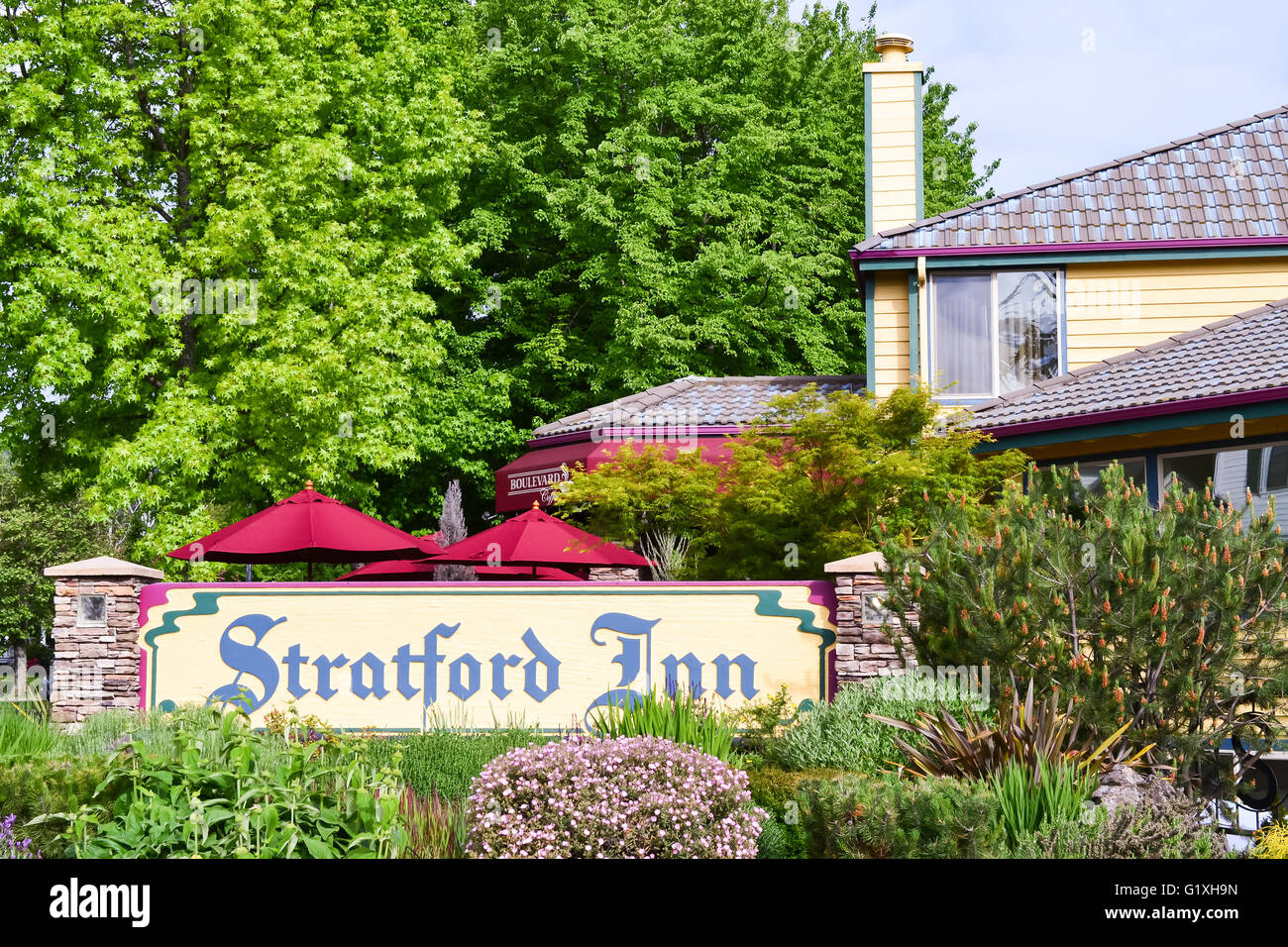Entrance of Stratford Inn Hotel in Ashland, southern Oregon Stock Photo ...