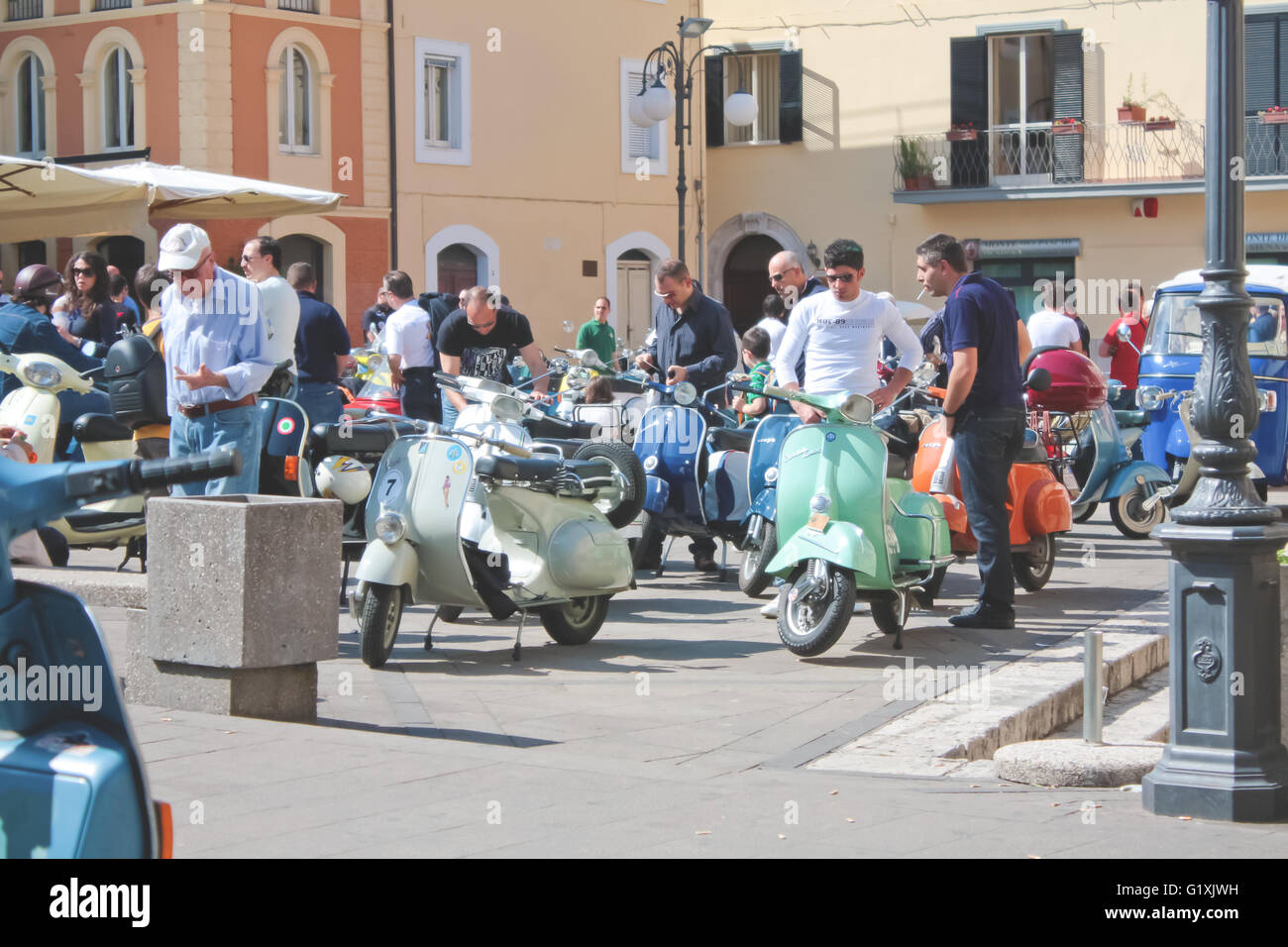 Vespa meeting hi-res stock photography and images - Alamy