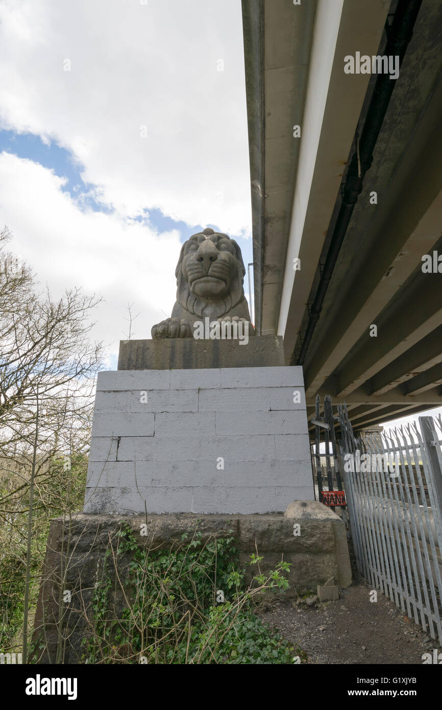 Stephensons tubular railway bridge hi-res stock photography and images ...