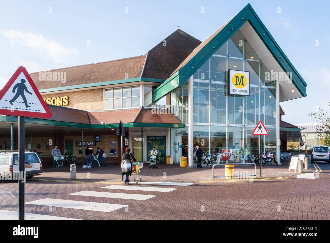 Outside morrisons shop hi-res stock photography and images - Alamy