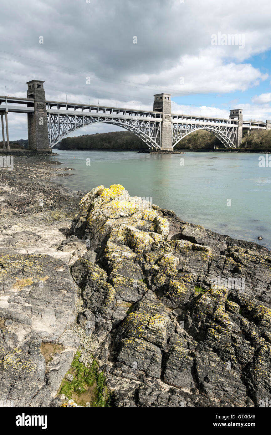 Robert Stephenson's tubular Brittania Bridge on the Menai Straits ...