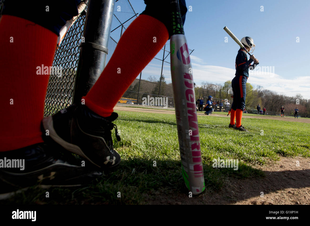 High school girls softball bat hi-res stock photography and images - Alamy