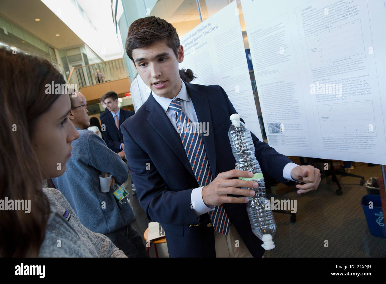 Teens science project hi-res stock photography and images - Alamy