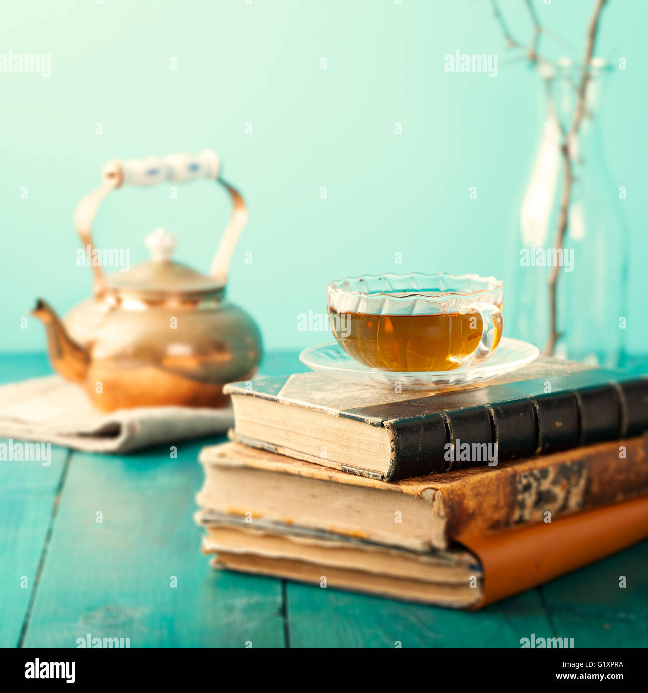 Teacup and saucer book hi-res stock photography and images - Alamy