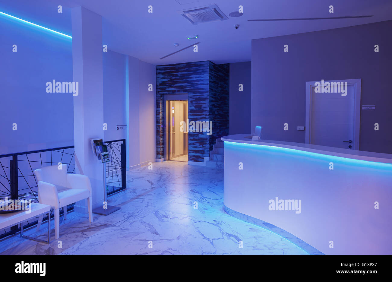 Modern Hotel Reception Desk Design