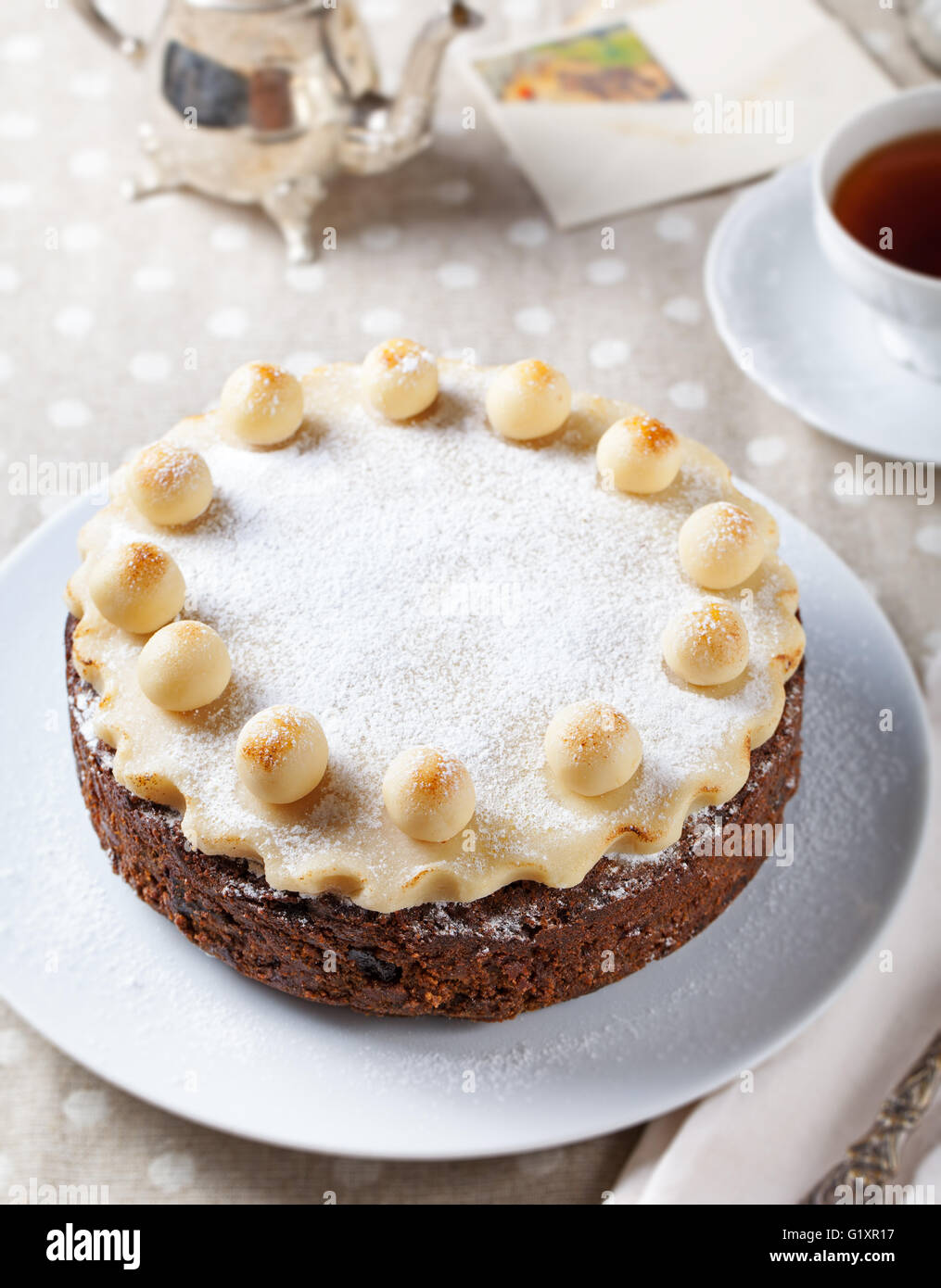 Simnel cake hi-res stock photography and images - Alamy