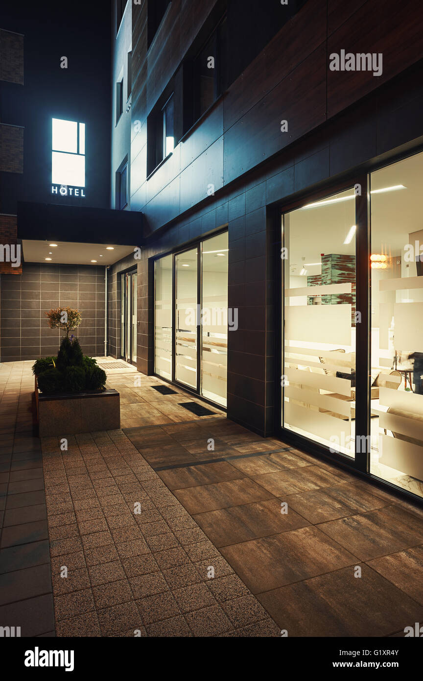 Exterior of a modern hotel during night, view to entrance Stock Photo ...