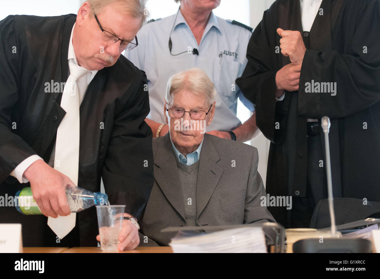 Detmold, Germany. 20th May, 2016. Defendant Reinhold Hanning (C) has ...