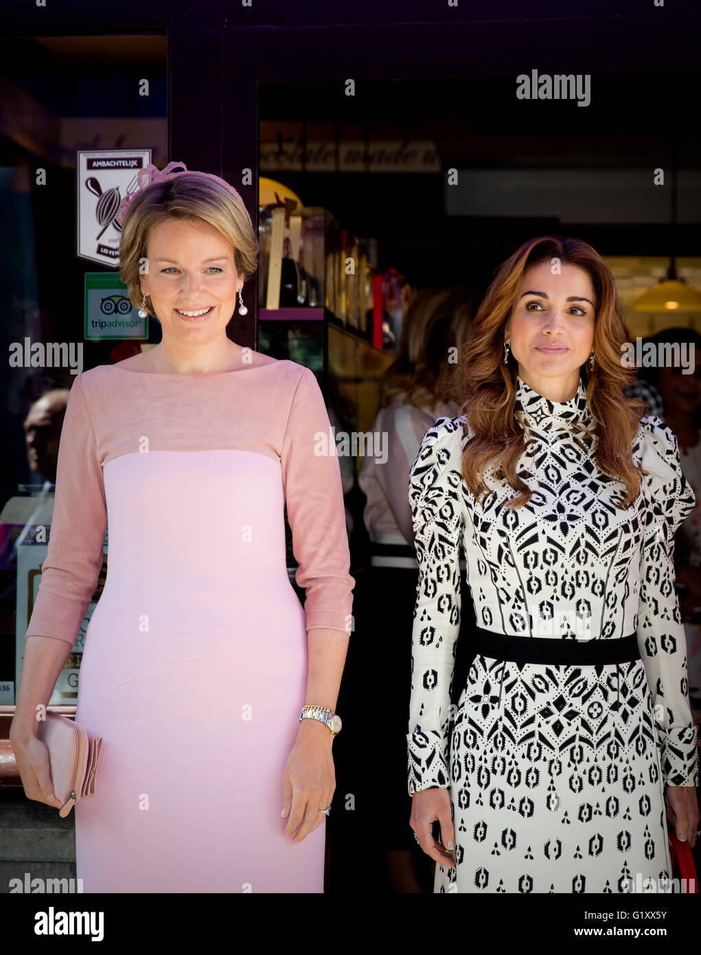 Queen Rania of Jordan and Queen Mathilde of Belgium visit a chocolate ...