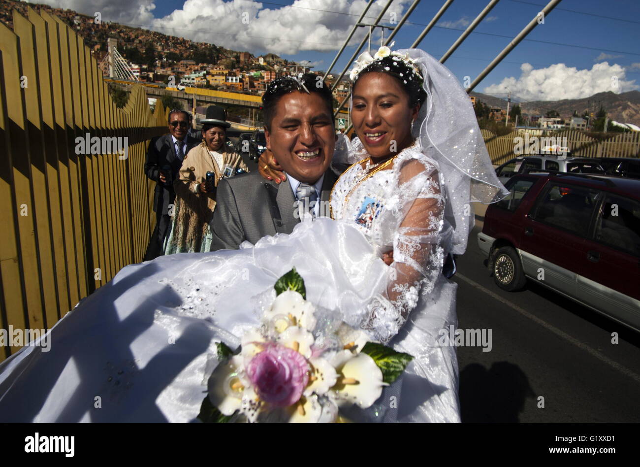 Apr 16, 2016 - La Paz, Bolivia - Weddings in the triple bridges. In La ...