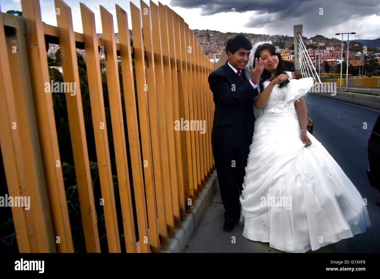 Apr 16, 2016 - La Paz, Bolivia - Weddings in the triple bridges. In La ...